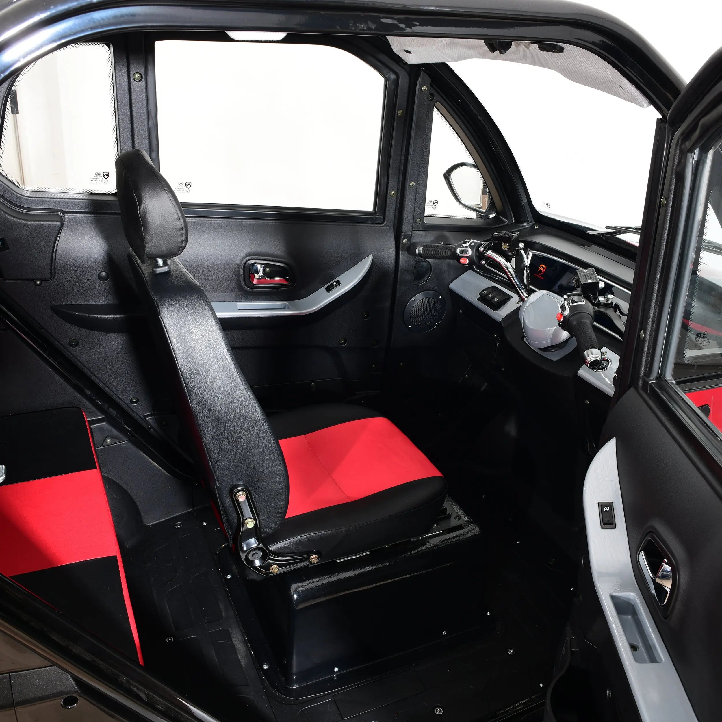 Green Transporter Q Runner Fully Enclosed Cabin Scooter - — Mobility Plex